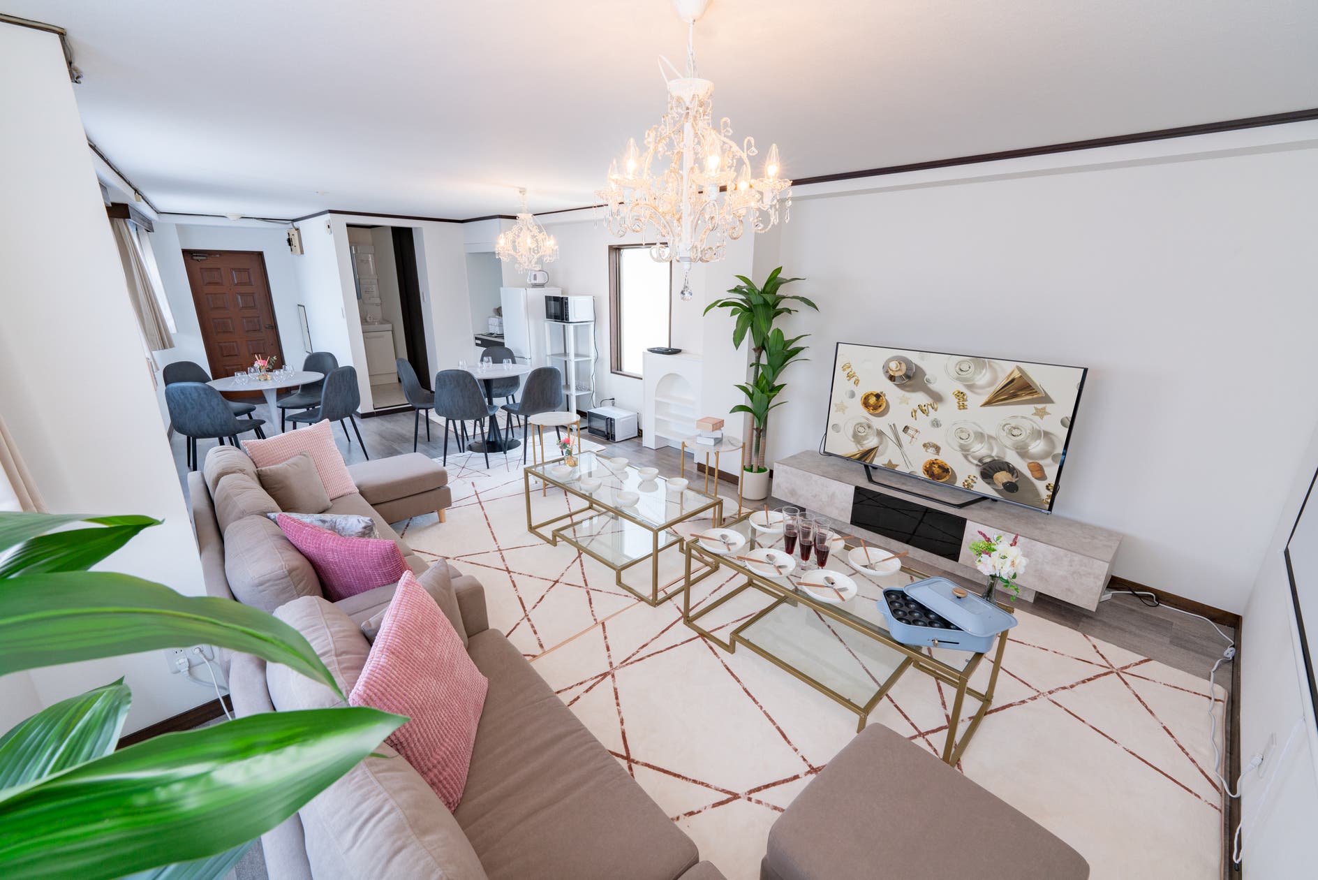 人気エリア🌞期間限定40％OFF✨高田馬場スグ🚶大人数🎈推し活🍺女子会💖パーティ🎈100㌅ﾌﾛｼﾞｪｸﾀｰ📹人気ｹﾞｰﾑ🎮の写真10