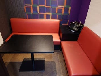 《2~4名用》会議・打ち合わせ用ルーム【サイズS】（加熱式たばこのみ可）の写真1