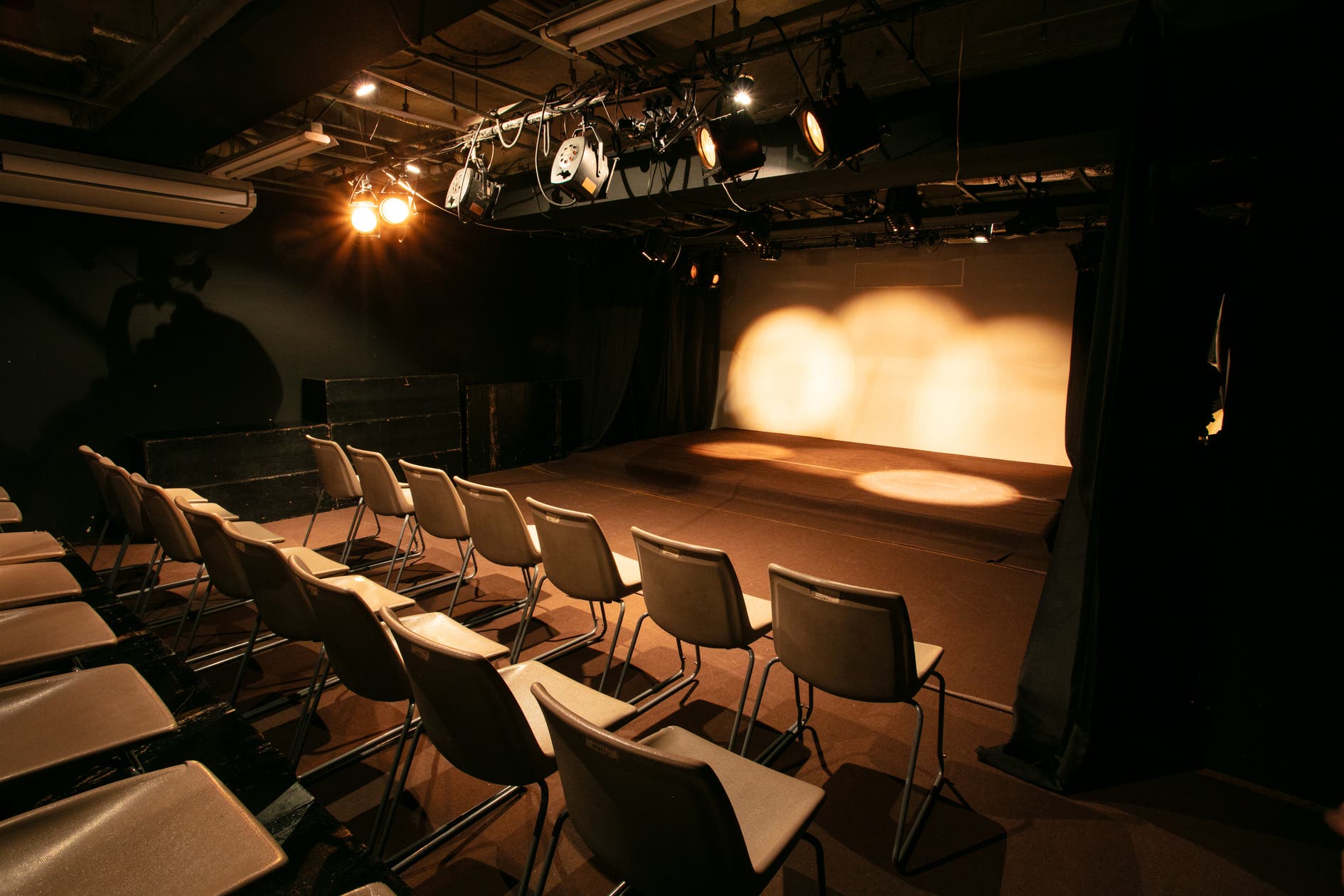 JR&東西線「中野駅」、西武新宿線「沼袋駅」から徒歩圏内の小劇場の写真1