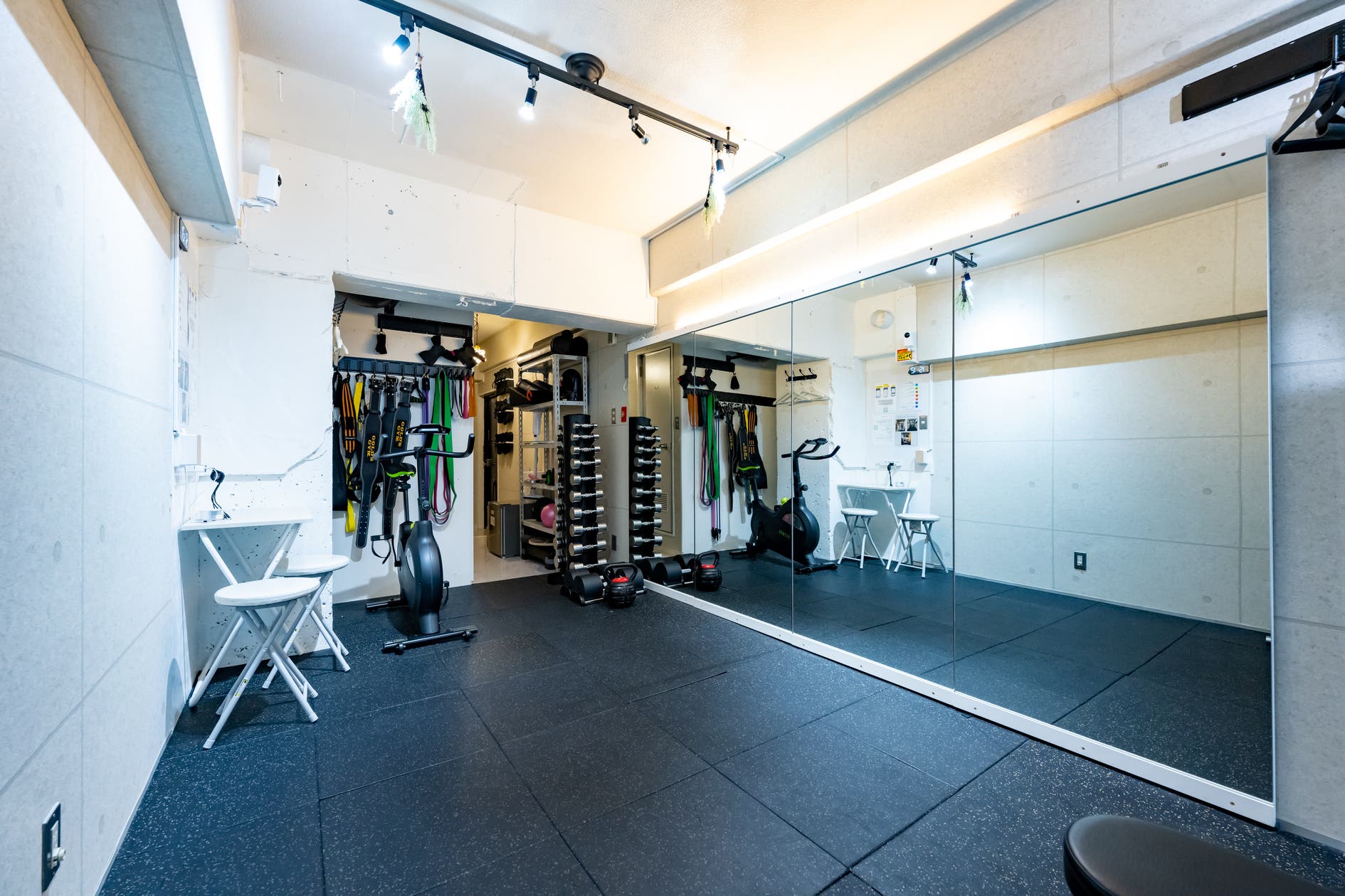 【渋谷駅3分】超駅近｜地域最安🉐｜広々25平米｜高性能設備｜備品数No,1👆｜清潔感有✨｜毎日清掃🧹｜大人数可｜レンタルジムの写真4