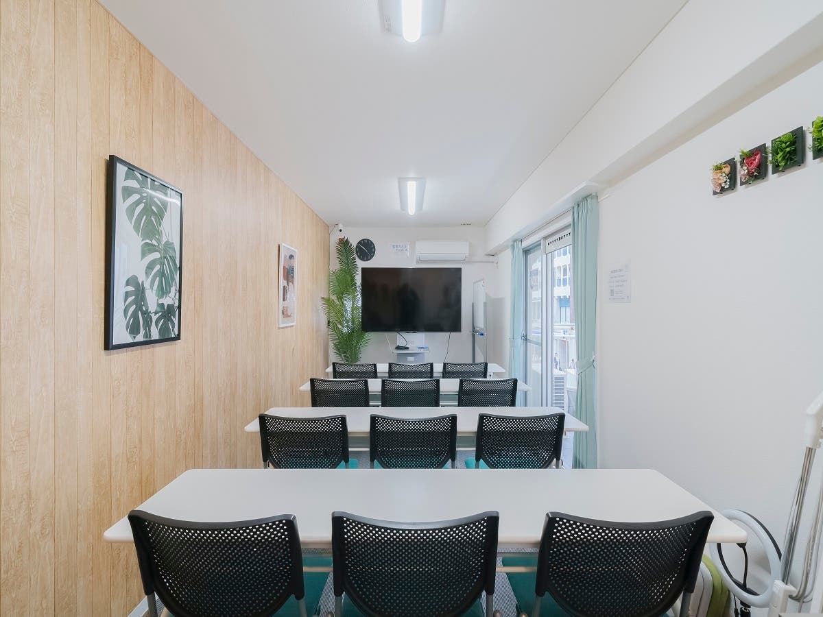 【高田馬場駅 徒歩1分】完全個室、60型モニター(TV機能付き)、WiFi無料、新規リフォーム、キレイ！の写真6