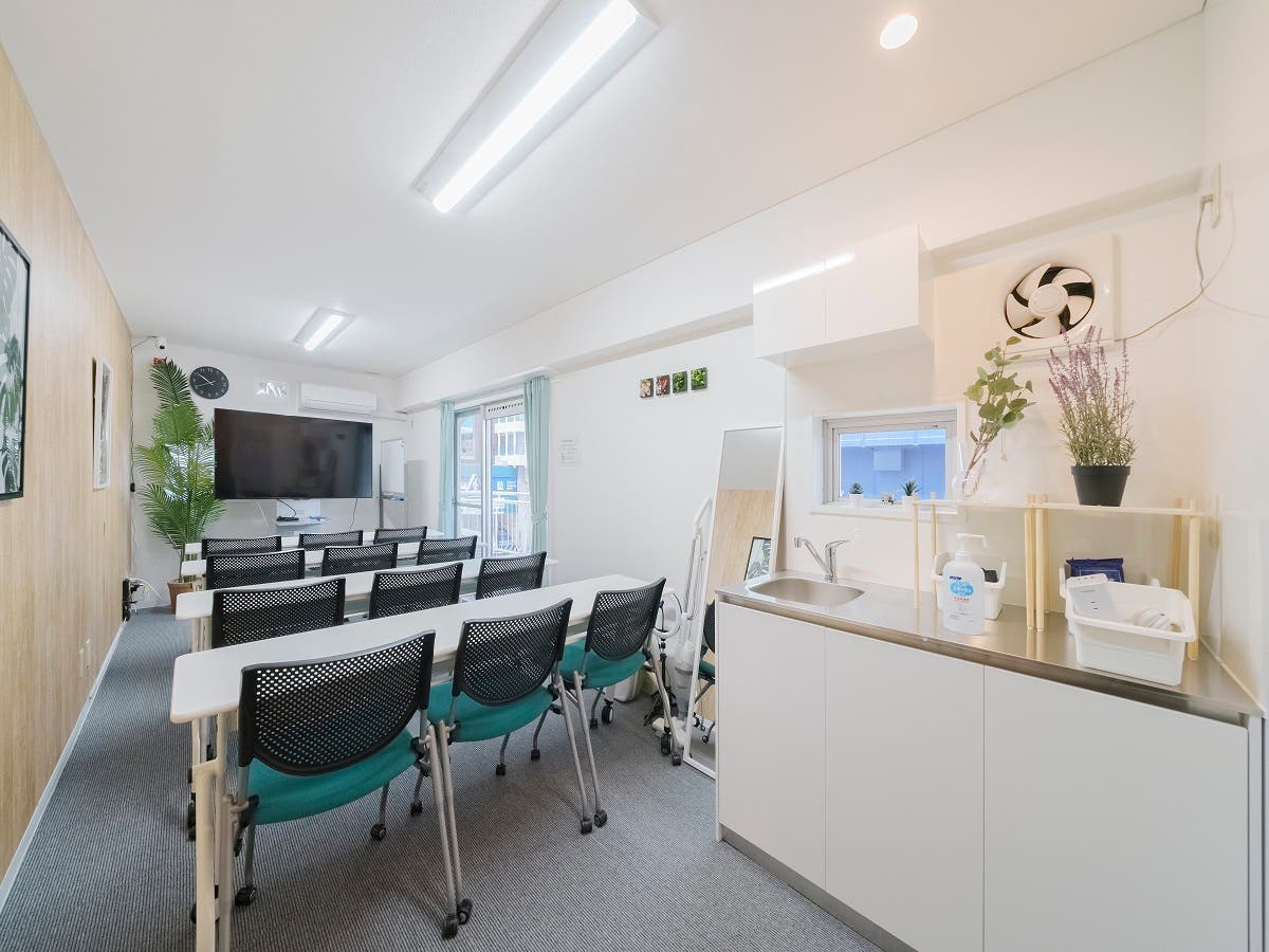 【高田馬場駅 徒歩1分】完全個室、60型モニター(TV機能付き)、WiFi無料、新規リフォーム、キレイ！の写真7