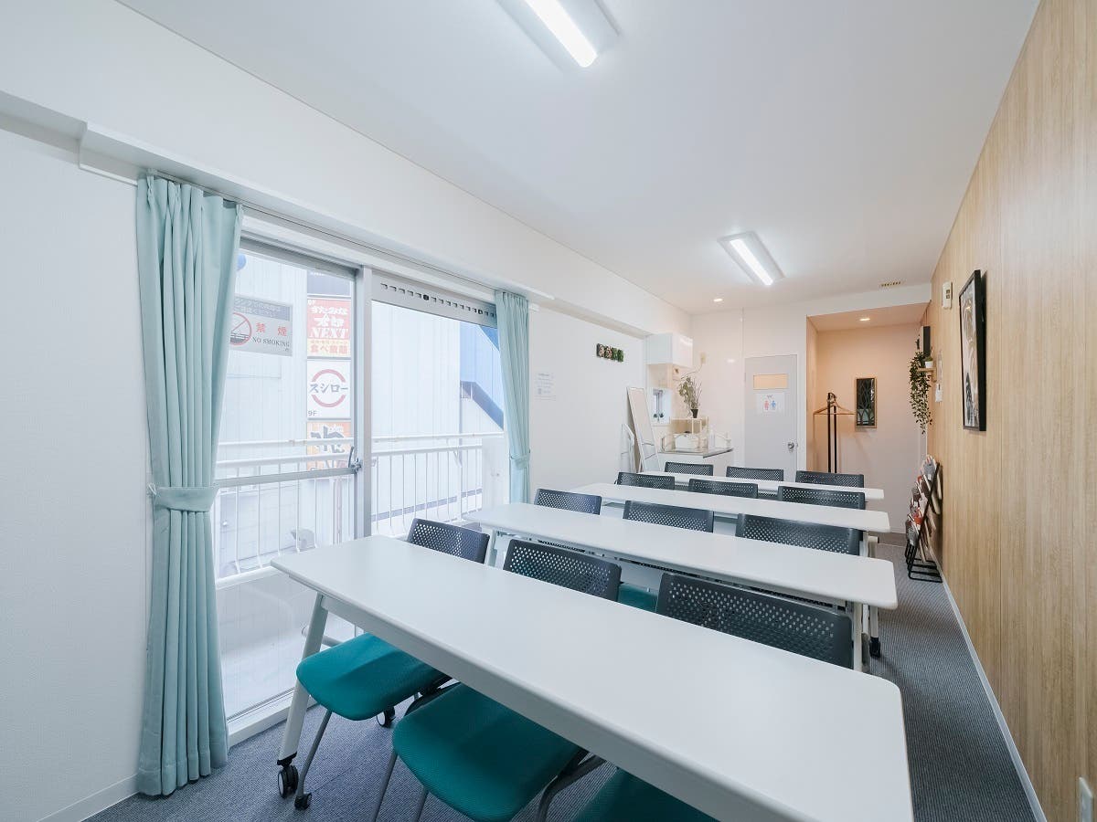 【高田馬場駅 徒歩1分】完全個室、60型モニター(TV機能付き)、WiFi無料、新規リフォーム、キレイ！の写真8