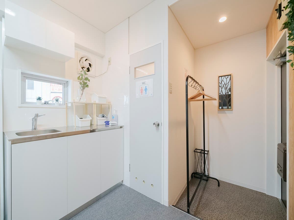 【高田馬場駅 徒歩1分】完全個室、60型モニター(TV機能付き)、WiFi無料、新規リフォーム、キレイ！の写真10