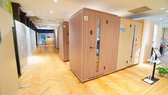 <ビズボマルイシティ横浜D>駅直結🚶【換気ファン付完全個室】横浜駅東口徒歩4分🚃光回線Wi-Fi📶電源🔌テレワーク/ZOOMの写真2