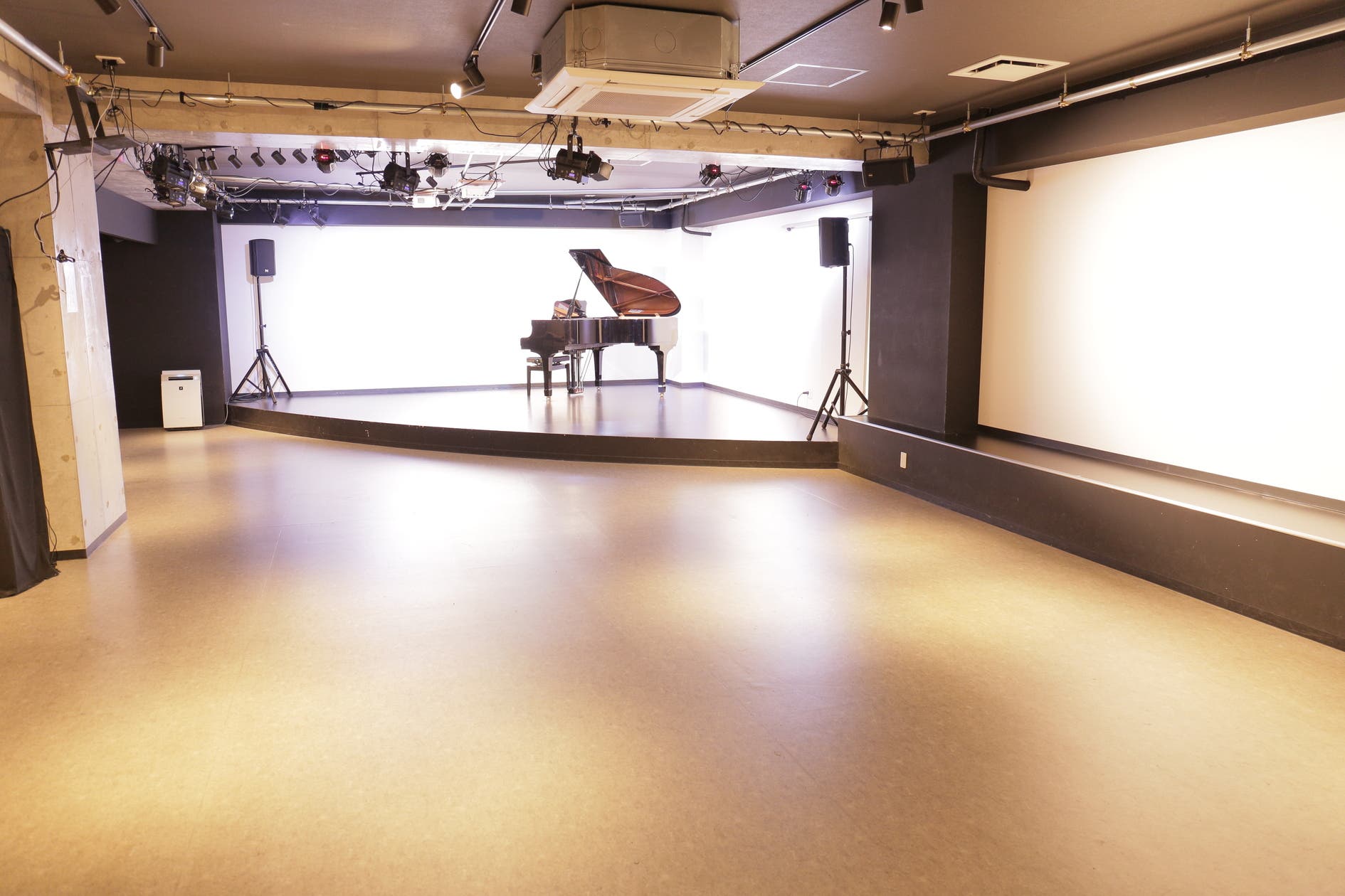 【ショーレストラン貸切】ステージ/グランドピアノ/音響照明/パーティー、イベント、ライブ可！【目白・椎名町】の写真6