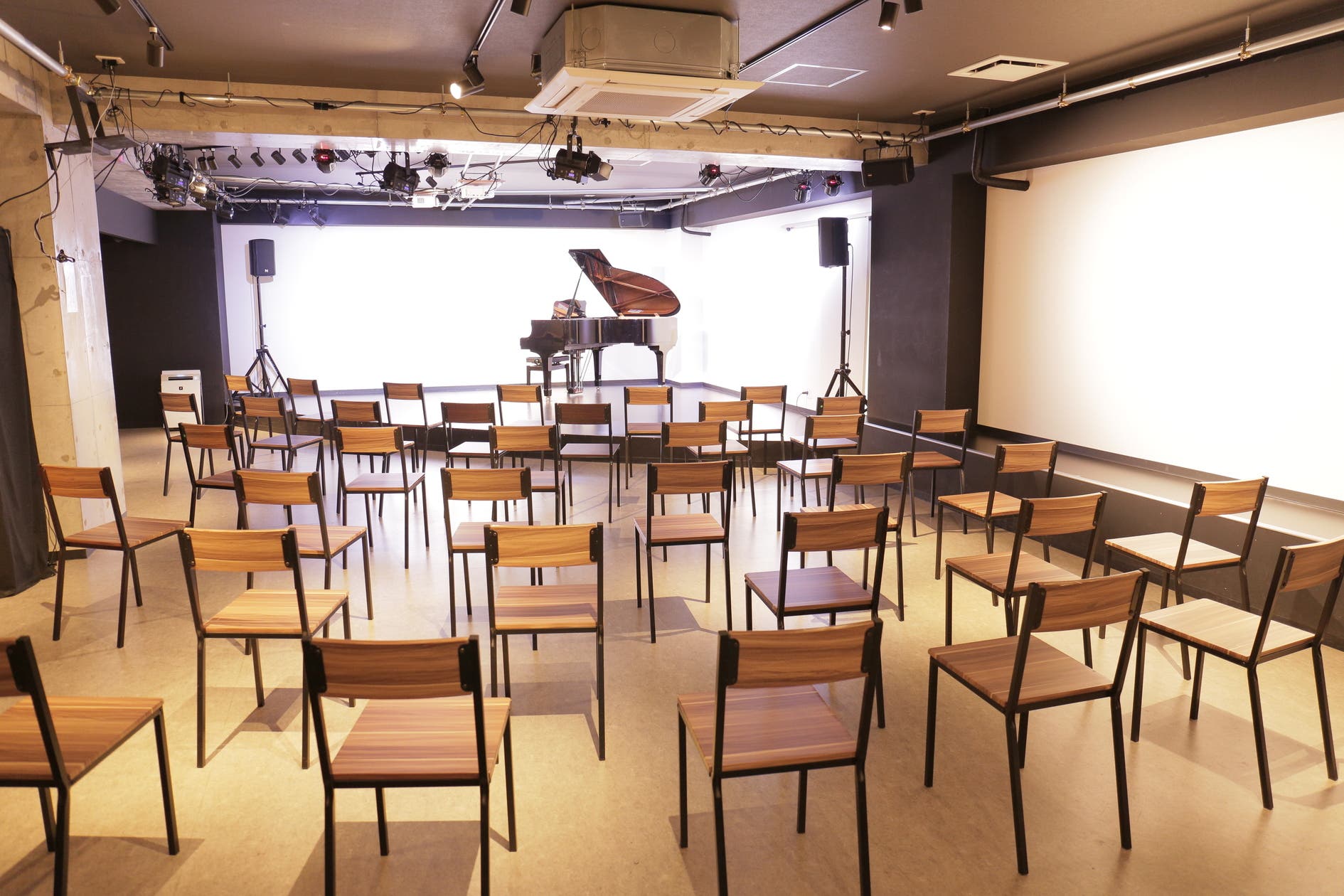 【ショーレストラン貸切】ステージ/グランドピアノ/音響照明/パーティー、イベント、ライブ可！【目白・椎名町】の写真7