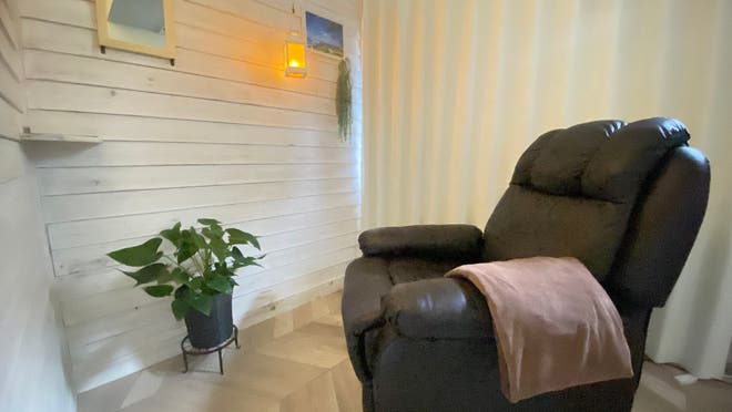 初登場⭐白を基調としたハワイアン調の店内【六本木駅より徒歩4分】ネイル/ヘッドマッサージ/フェイシャルエステ/小顔矯正に!の写真1