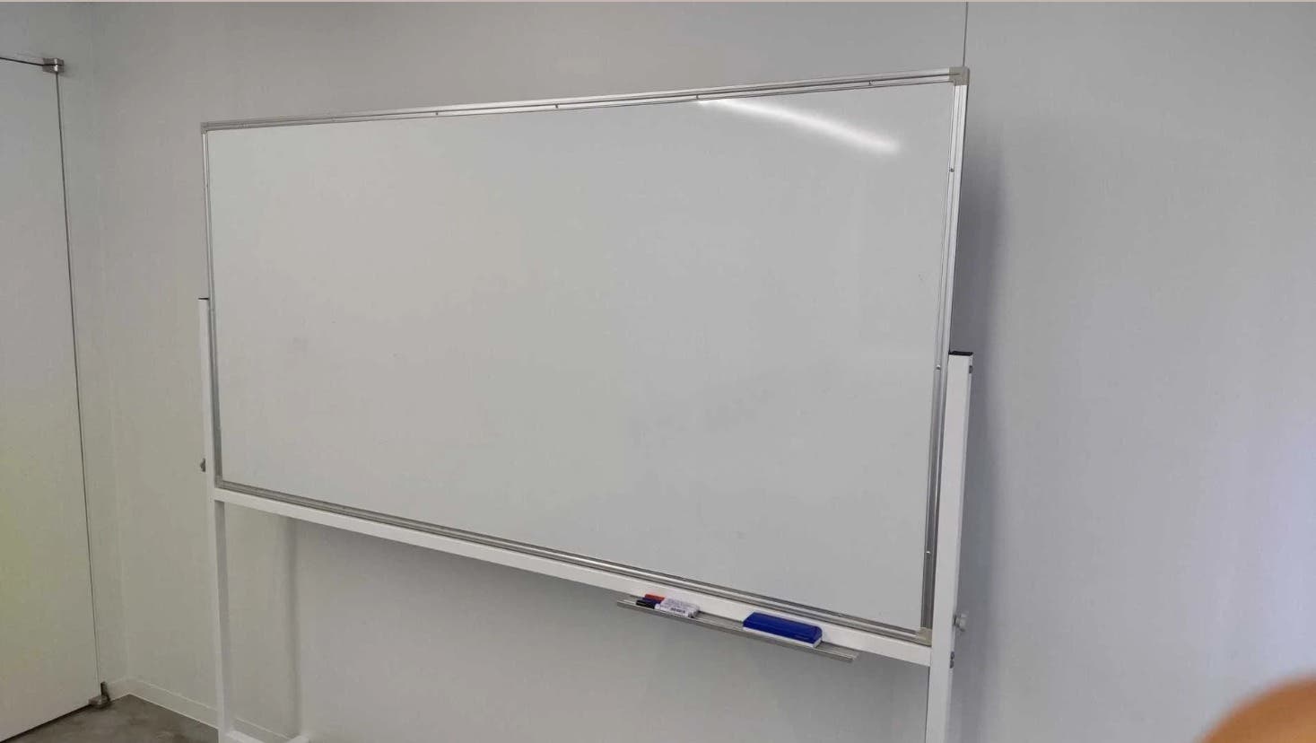 和歌山市駅徒歩10分！ Wi-Fi / 電源 / モニター / ホワイトボード無料_最大4名の写真5