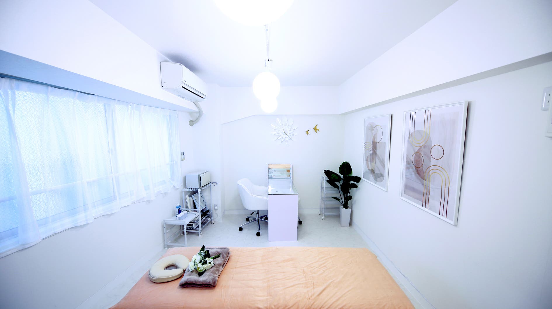 🎉癒し空間🎉千葉駅5分京成千葉駅5分栄町駅1分🚊白を基調にしたシンプルで清潔感あるサロン💆‍♀️エステ/ネイル/整体/ヨガの写真5