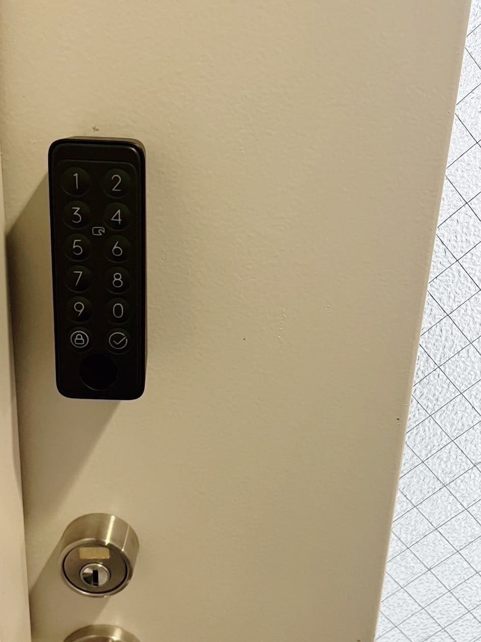 ☆完全個室☆ミーティングルーム☆下北沢駅徒歩３分/冷暖房エアコン完備/5G高速Wi-Fi/32型モニター/ウォーターサーバーの写真10