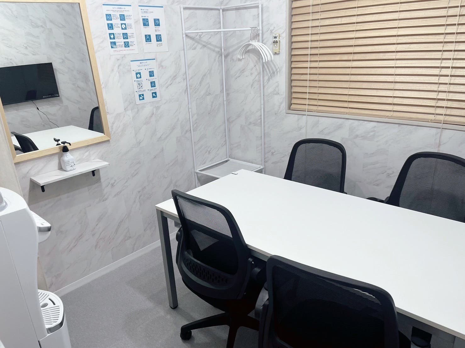 ☆完全個室☆ミーティングルーム☆下北沢駅徒歩３分/冷暖房エアコン完備/5G高速Wi-Fi/32型モニター/ウォーターサーバーの写真12