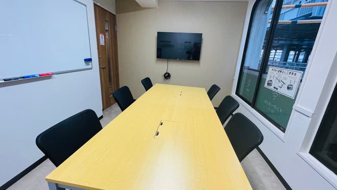 【¥1,441/1時間!中野駅から徒歩1分】モニター・フリードリンク付き6名会議室(RoomA)※予約時間前は入室不可の写真4