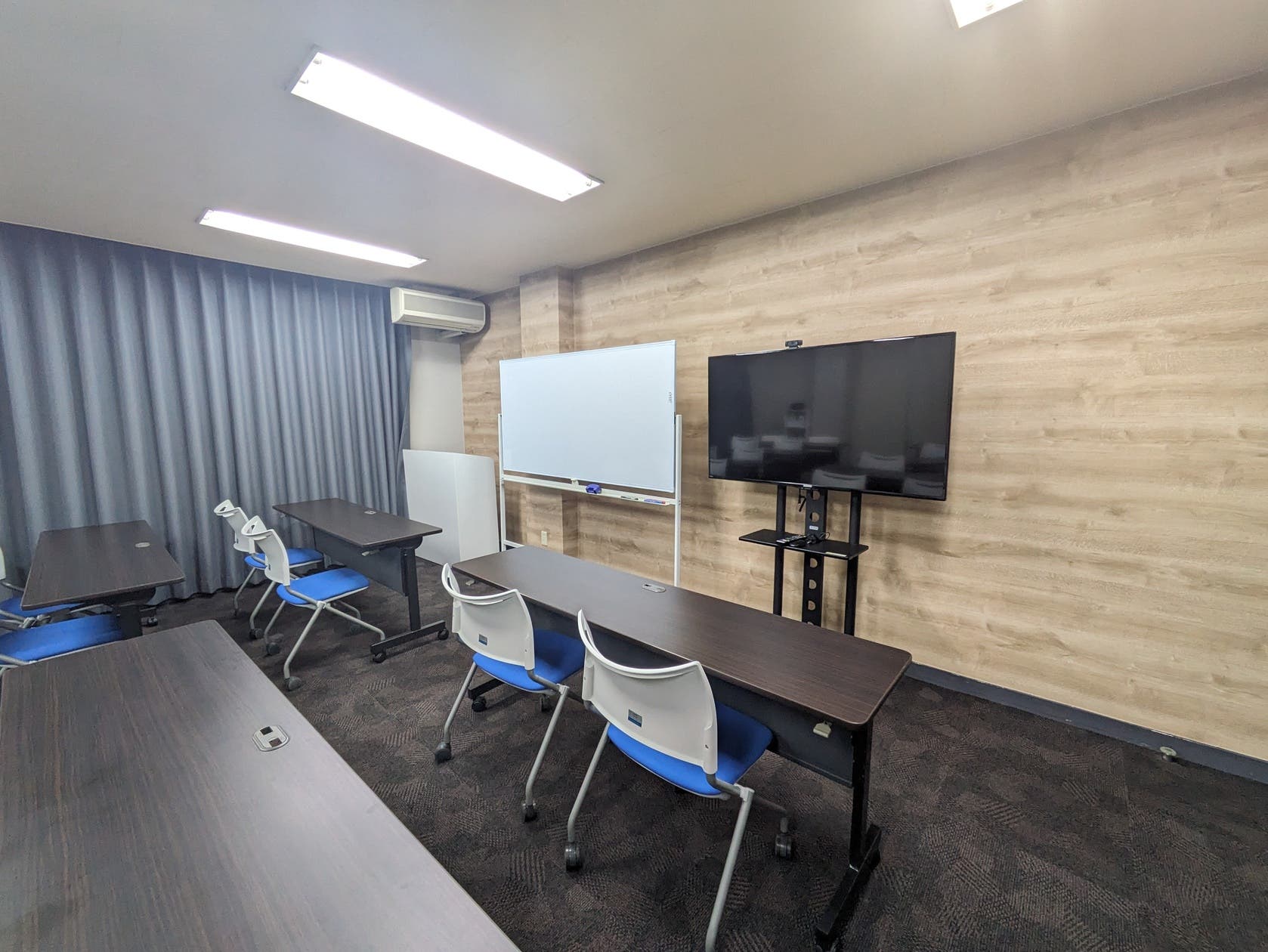 広瀬通 【4階4-B会議室】Wi-fi・Web会議用モニター完備／会議・研修／ワークショップ／飲食OK／24時間OK／16名様用の写真4