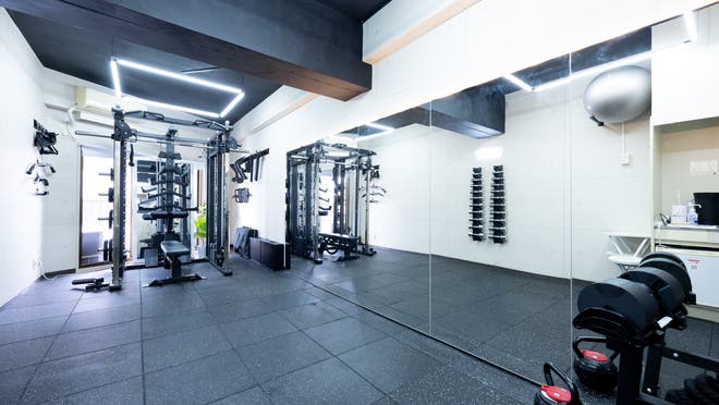 【五反田駅1分】超駅近🚶|地域最安|高性能設備|備品多数|清潔感✨|オシャレな内装|毎日清掃|ダンス可🕺|大人数可|レンタルジムの写真1