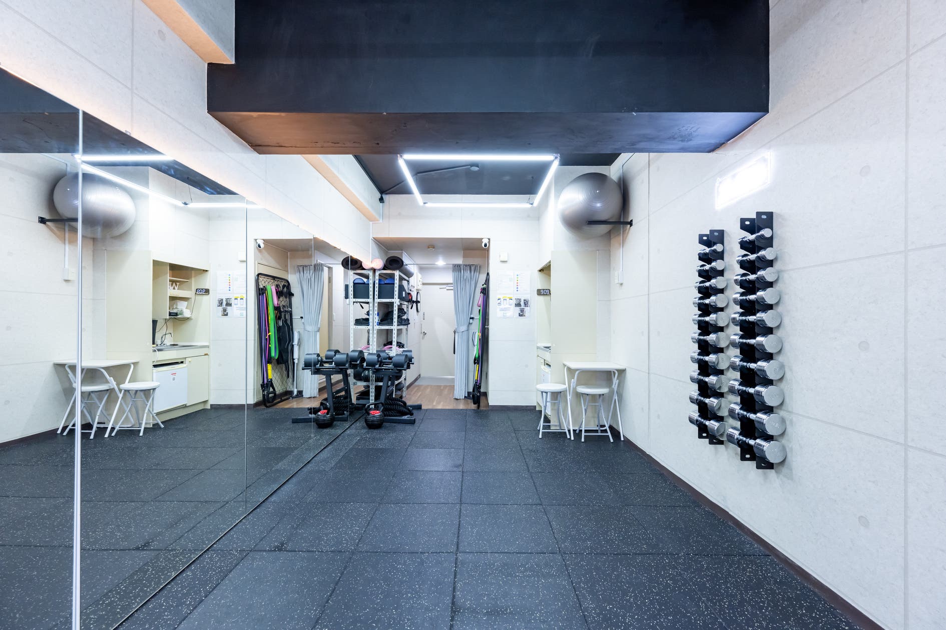 【五反田駅1分】超駅近🚶｜地域最安｜高性能設備｜備品多数｜清潔感✨｜オシャレな内装｜毎日清掃｜ダンス可🕺｜大人数可｜レンタルジムの写真5