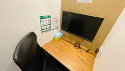 【¥660/1時間!中野駅から徒歩1分】モニター・フリードリンク付き1名個室(ブース4)※予約時間前は入室不可の写真2
