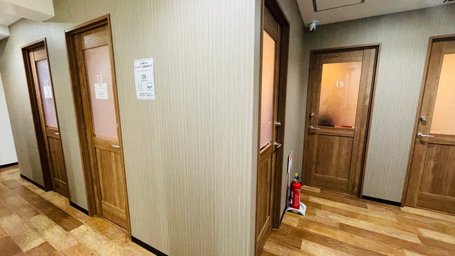 【¥660/1時間!中野駅から徒歩1分】モニター・フリードリンク付き1名個室(ブース6)※予約時間前は入室不可の写真4