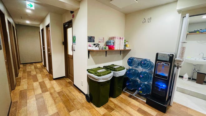 【¥660/1時間!中野駅から1分】モニター・フリードリンク付き1名個室(ブース8)※予約時間前は入室不可の写真5