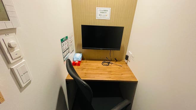 【¥660/1時間!中野駅から徒歩1分】モニター・フリードリンク付き1名個室(ブース11)※予約時間前は入室不可の写真1