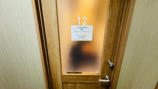 【¥660/1時間!中野駅から徒歩1分】モニター・フリードリンク付き1名個室(ブース12)※予約時間前は入室不可の写真3