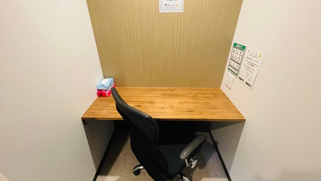 【¥880/1時間!中野駅から徒歩1分】モニター・フリードリンク付き2名個室(ブース10)※予約時間前は入室不可の写真3