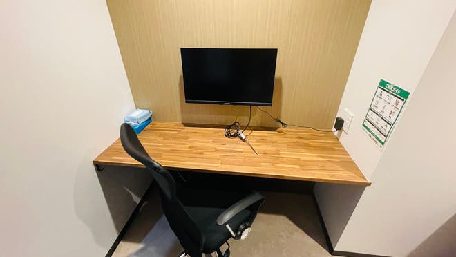 【¥880/1時間!中野駅から徒歩1分】モニター・フリードリンク付き2名個室(ブース10)※予約時間前は入室不可の写真2