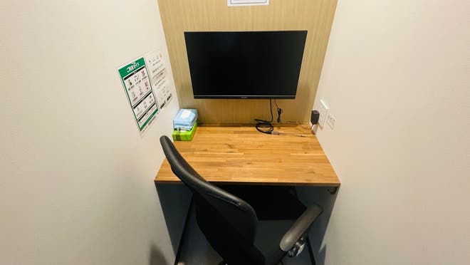 【¥660/1時間!中野駅から徒歩1分】モニター・フリードリンク付き1名個室(ブース13)※予約時間前は入室不可の写真2