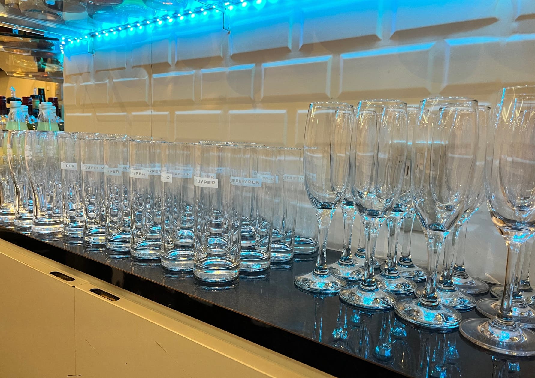 BAR完全貸切/セルフ飲み放題880円/カラオケ・ダーツ無料/心斎橋駅近/結婚式２次会/Bar Near 心斎橋の写真6