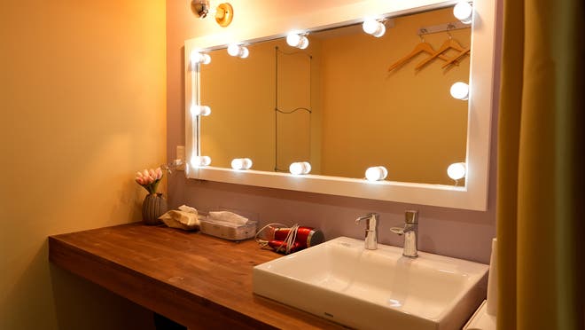 プロ用機材無料貸出、神戸駅から徒歩5分、天井4m広々 3面白ホリ スタジオ 撮影スタジオ レンタルスタジオの写真10