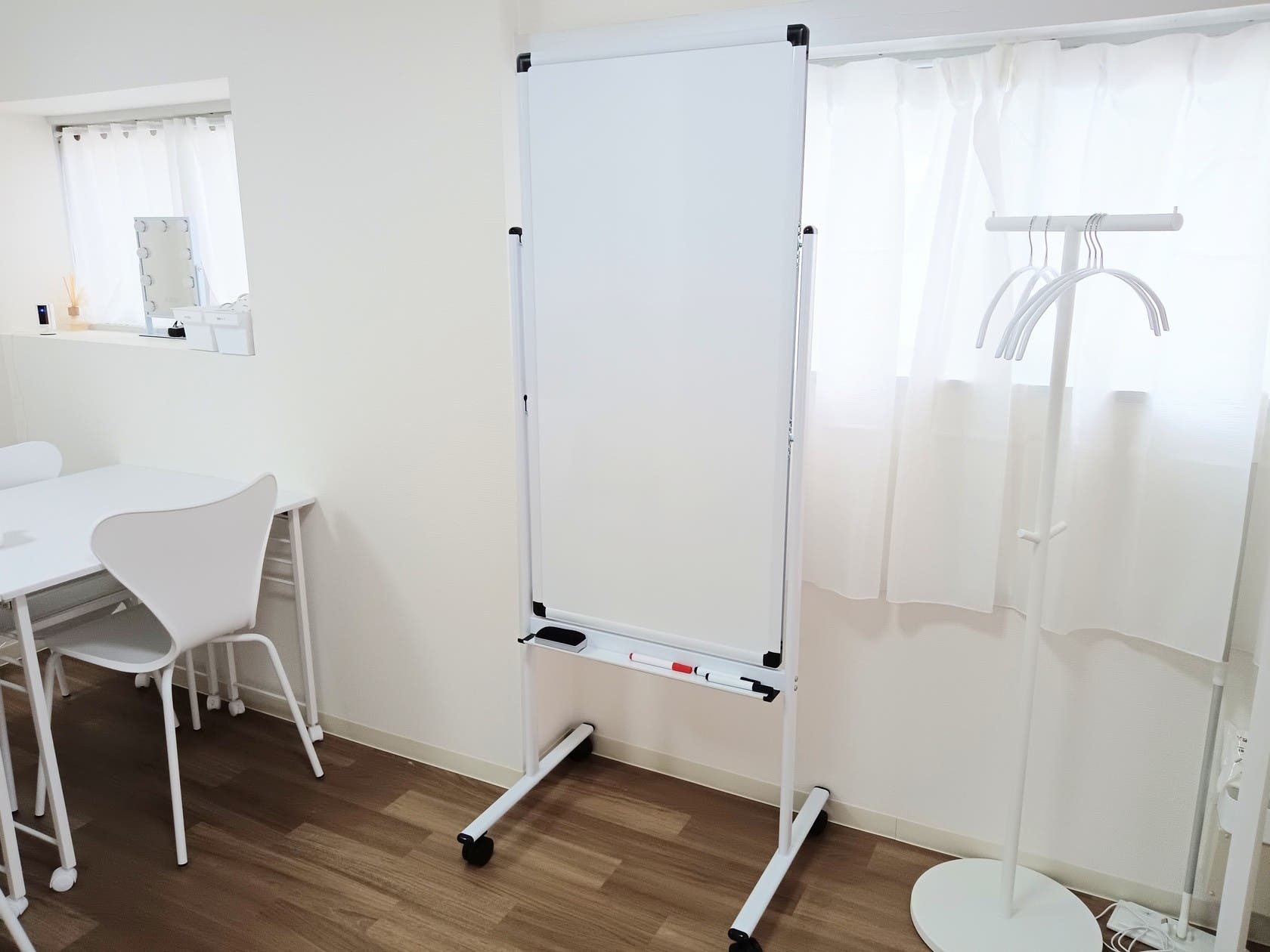 マッサージベッド2台｜メイク・サロン講習・練習・同時施術・マッサージ・パーソナルカラー診断の写真17