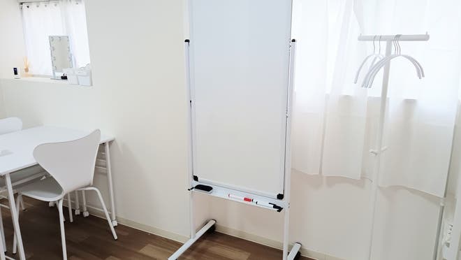 マッサージベッド2台|メイク・サロン講習・練習・同時施術・マッサージ・パーソナルカラー診断の写真17