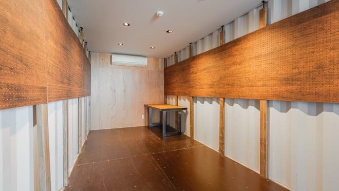 話題のコンテナスペース。フローリング、エアコン完備で快適の写真3