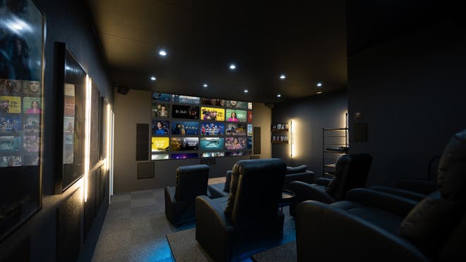 🎥150インチスクリーン✨8Kプロジェクター📣11台スピーカー🎤映画・カラオケ・ゲームの写真1