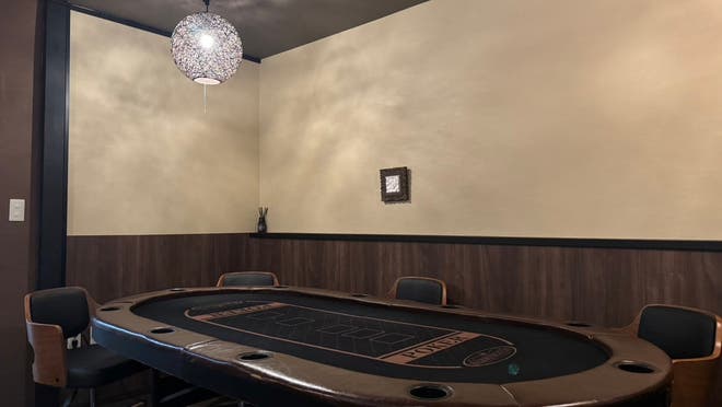 【FAMILYPOT 池袋店】池袋駅西口繫華街徒歩7分 カラオケや本格ポーカーテーブルもあるバリ風スペースの写真4