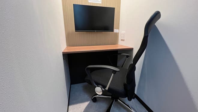 【¥330/30分!新宿駅から1分】モニター・フリードリンク付き1名個室(個室14)※予約時間前は入室不可の写真2