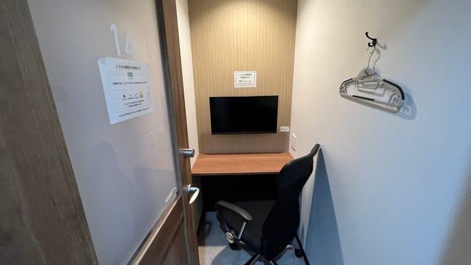 【¥330/30分!新宿駅から1分】モニター・フリードリンク付き1名個室(個室14)※予約時間前は入室不可の写真1