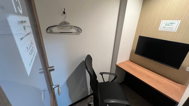 【¥330/30分!新宿駅から1分】モニター・フリードリンク付き1名個室(個室15)※予約時間前は入室不可の写真1