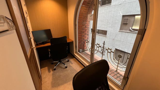 【¥440/30分!新宿駅から1分】モニター・フリードリンク付き2名個室(個室19)※予約時間前は入室不可の写真1