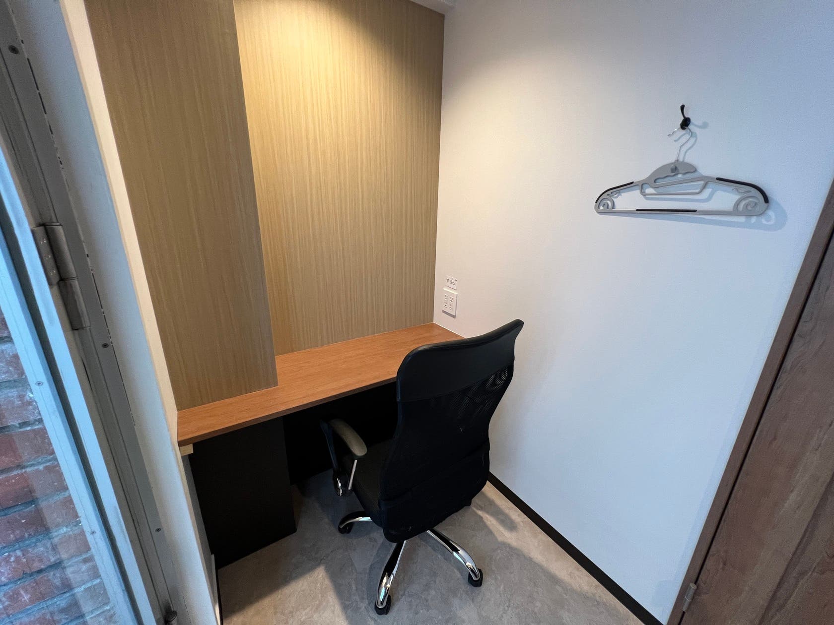 【¥440/30分！新宿駅から1分】モニター・フリードリンク付き2名個室（個室19）※予約時間前は入室不可の写真2