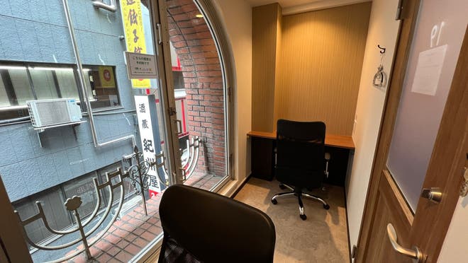 【¥440/30分!新宿駅から1分】モニター・フリードリンク付き2名個室(個室19)※予約時間前は入室不可の写真7