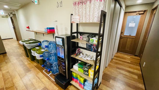 【¥770/30分!新宿駅から1分】モニター・フリードリンク付き4名会議室(Room B)※予約時間前は入室不可の写真5