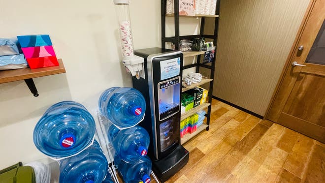 【¥770/30分!新宿駅から1分】モニター・フリードリンク付き4名会議室(Room B)※予約時間前は入室不可の写真6