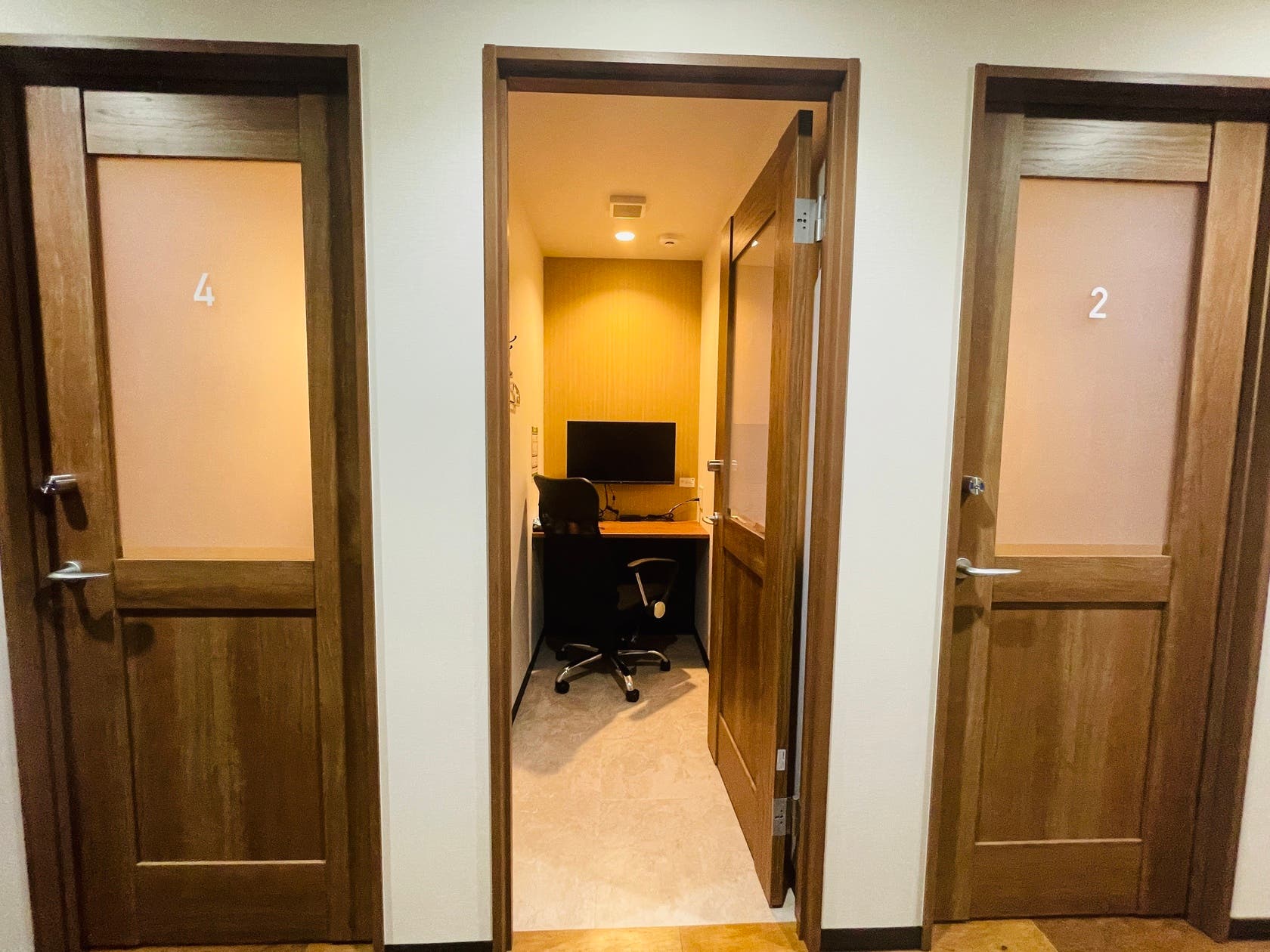 【¥330/30分！新宿駅から1分】モニター・フリードリンク付き1名個室（個室10）※予約時間前は入室不可の写真7