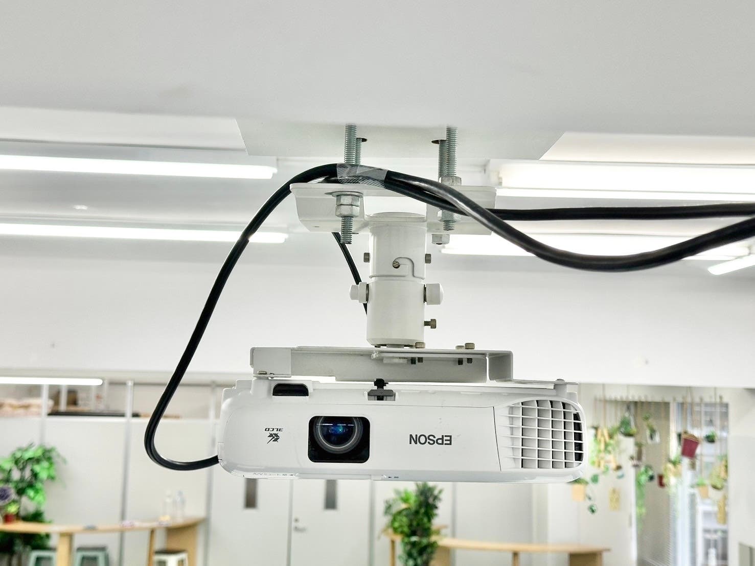 プロジェクター用スクリーンの画像1