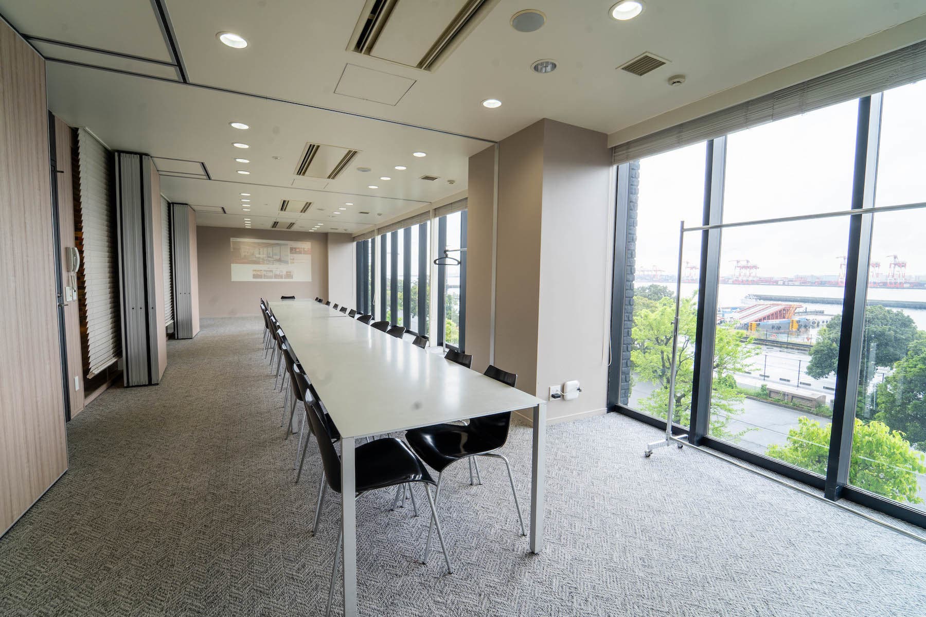 【お台場・湾岸 / SWITCH STAND ODAIBA】テラス付きのカフェスペースを貸切可能！会議設備も各種完備の写真11