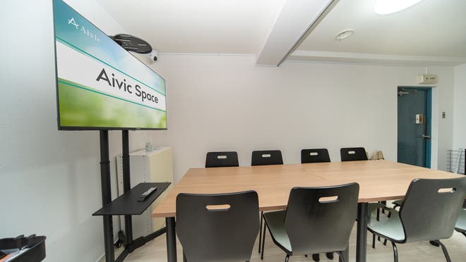 【池袋駅南口3分】8席、光回線高速WiFi、モニター・ホワイトボード完備☆1日1回スタッフ完全清掃の会議室の写真4