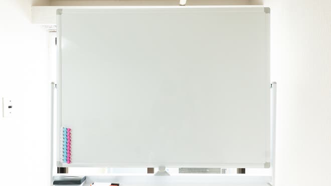 【池袋駅南口3分】8席、光回線高速WiFi、モニター・ホワイトボード完備☆1日1回スタッフ完全清掃の会議室の写真8