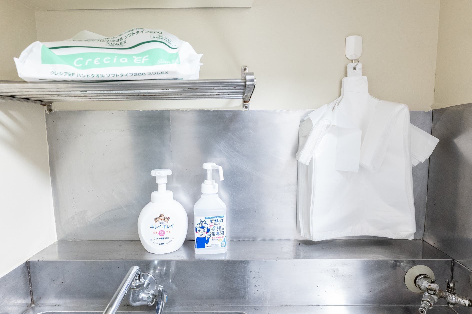 【池袋駅南口3分】8席、光回線高速WiFi、モニター・ホワイトボード完備☆1日1回スタッフ完全清掃の会議室の写真22