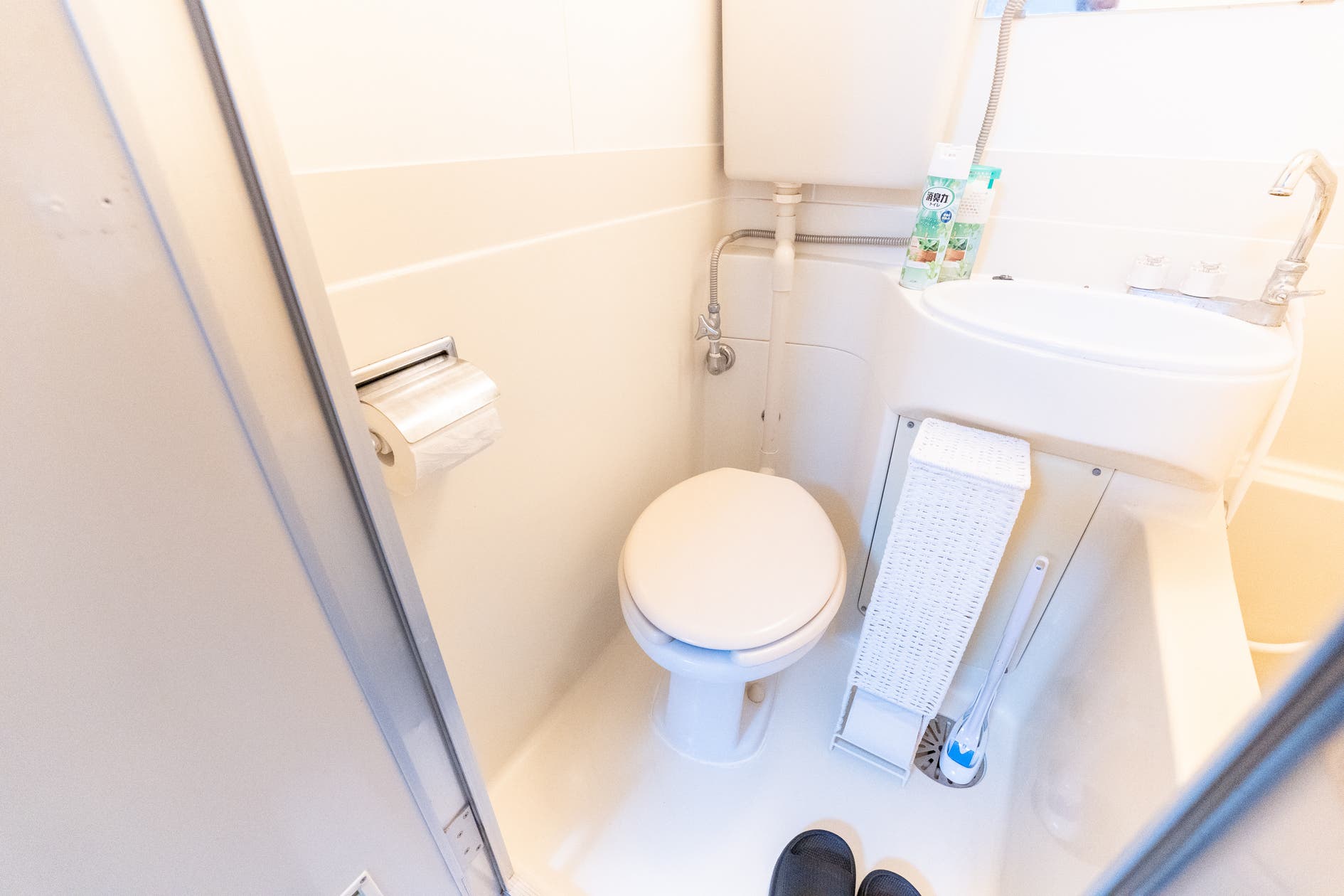 【池袋駅南口3分】8席、光回線高速WiFi、モニター・ホワイトボード完備☆1日1回スタッフ完全清掃の会議室の写真24